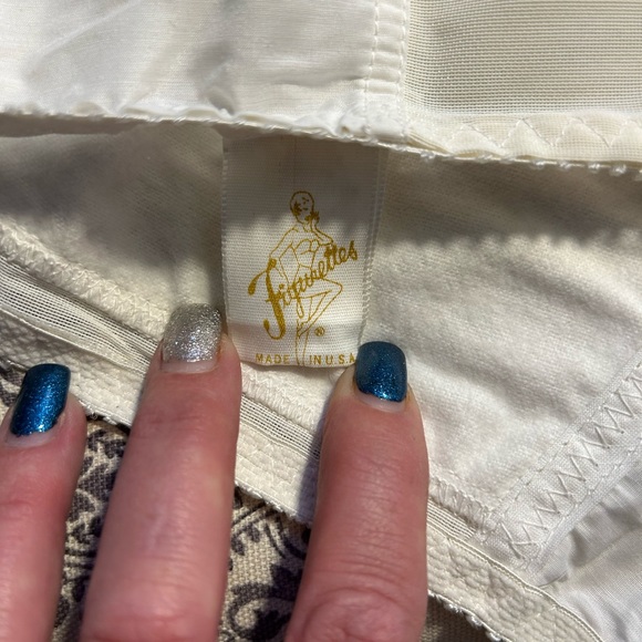 Figurettes | Intimates & Sleepwear | Vintage 95s Figurettes Floral Lace ...